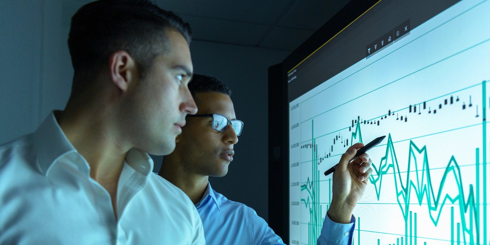 Leveraging Data Analytics to Improve Business Performance and Decision ...